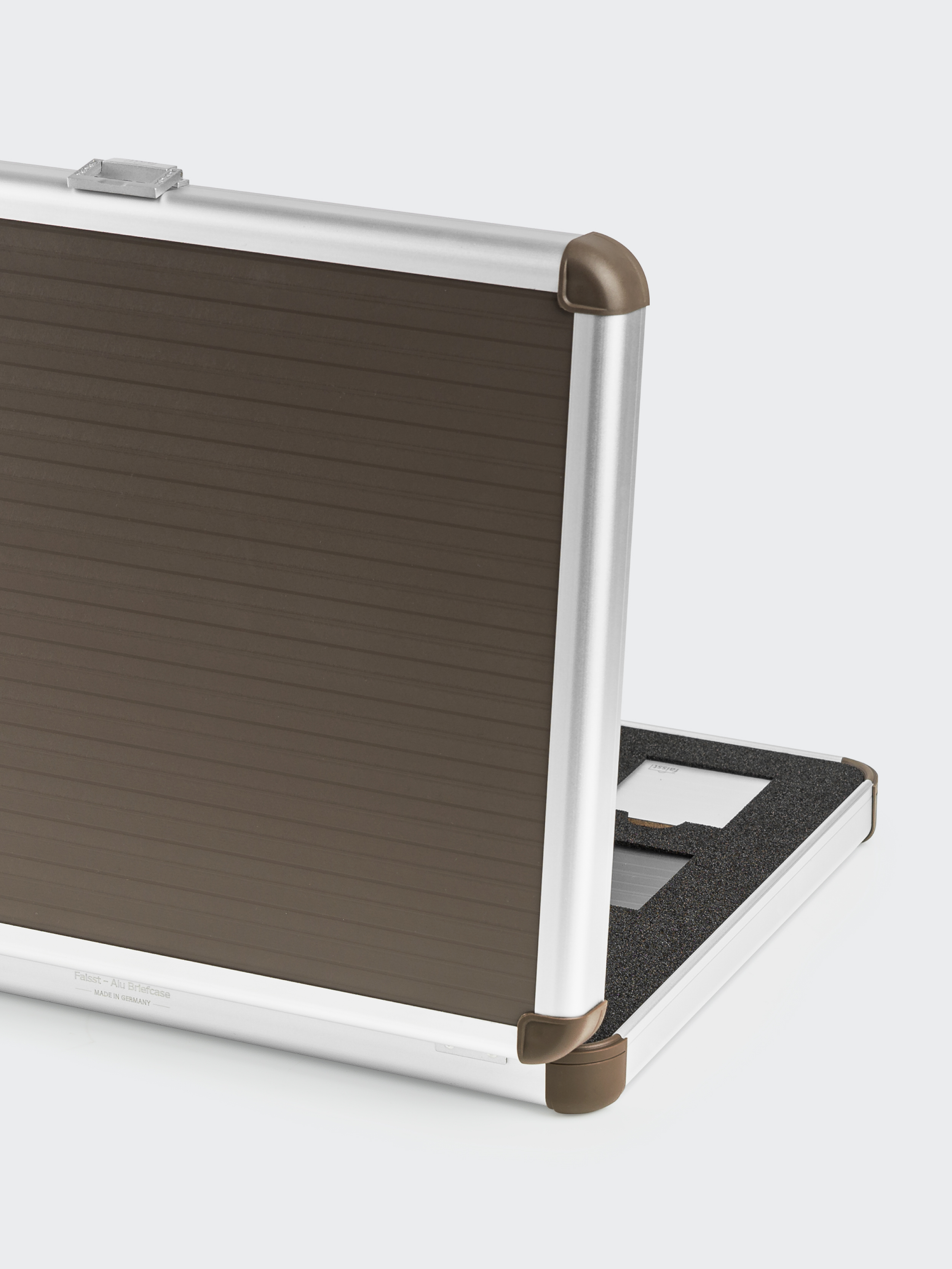 iF Design - Alu Briefcase - Lightweight Product Presentation