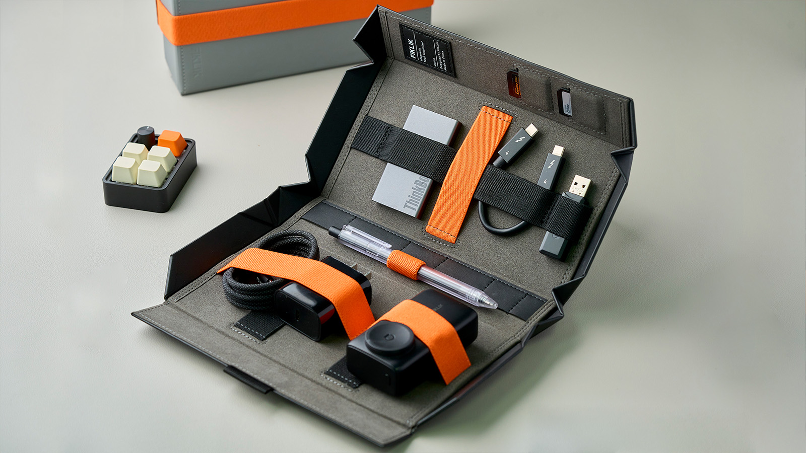 iF Design - FIKLIK magnetic tech organizer