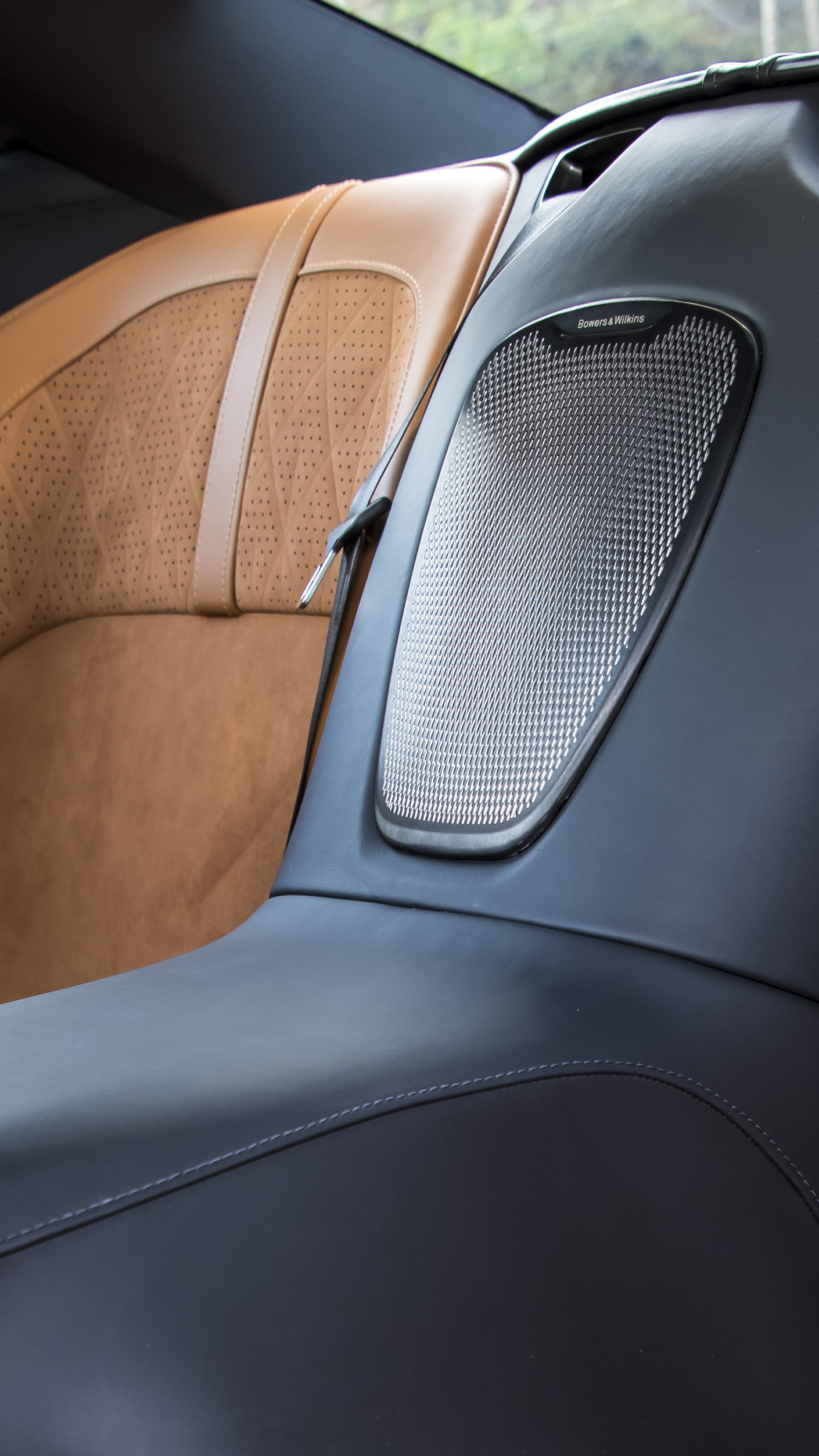 iF Design - Bowers & Wilkins for Aston Martin DB12