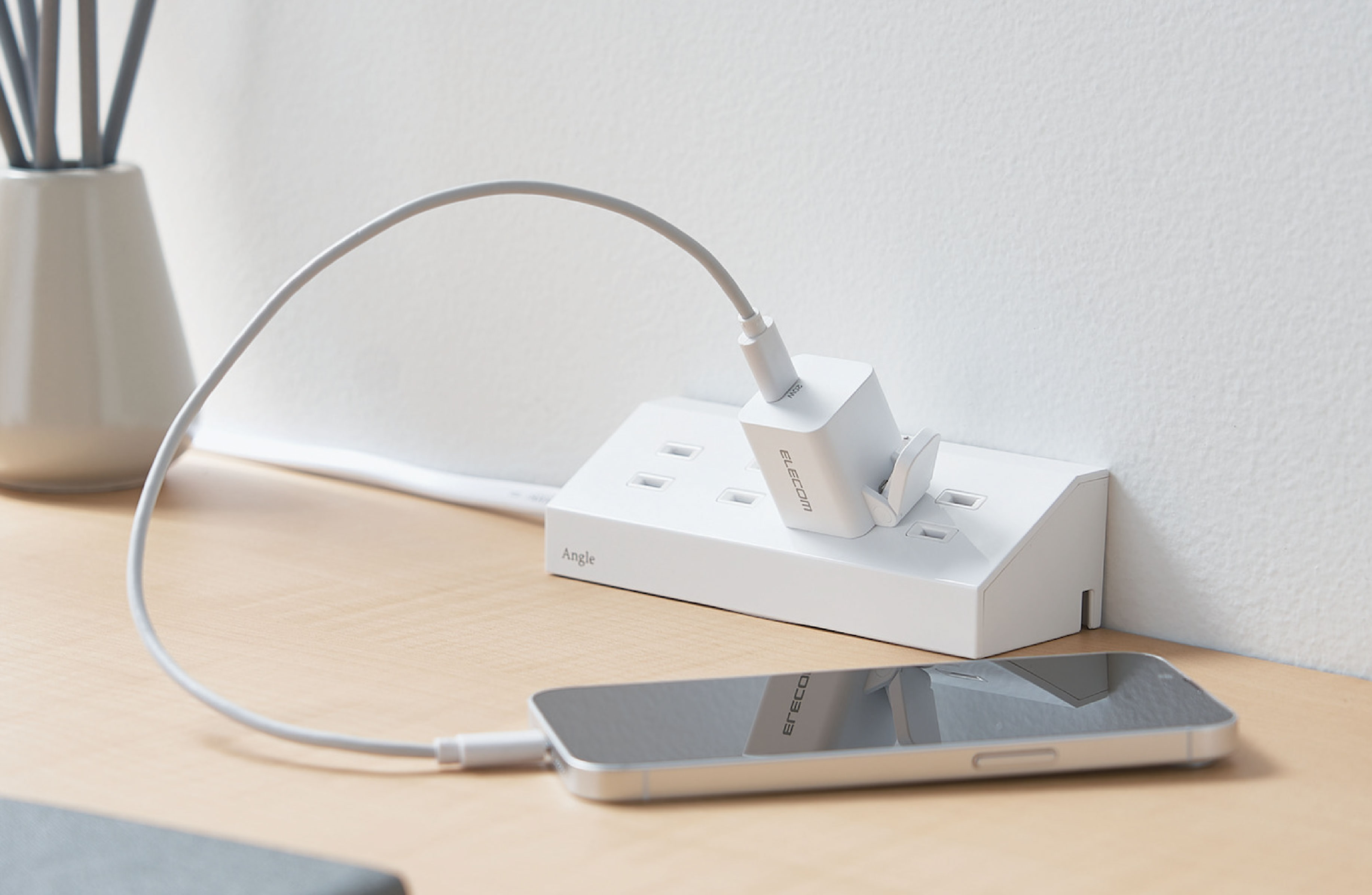 iF Design - AC charger